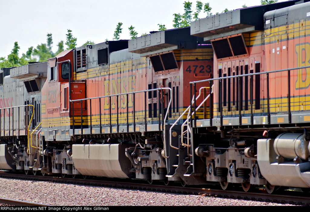 BNSF 4723 Eastbound
