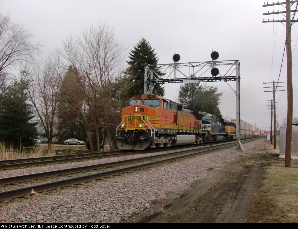 BNSF 5182
