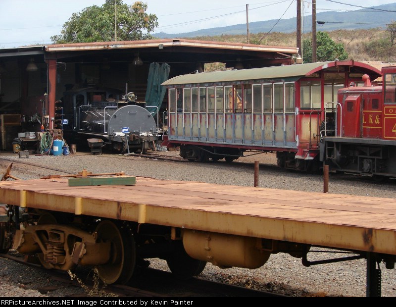 LKPR 3 & passenger car