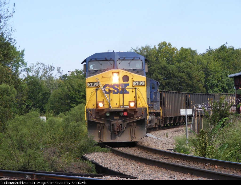 CSX 293 leads a loaded rock train into the Yard