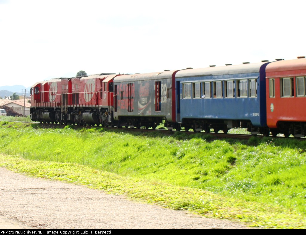 PASSENGER TRAIN AT PINHAIS-PR/BR