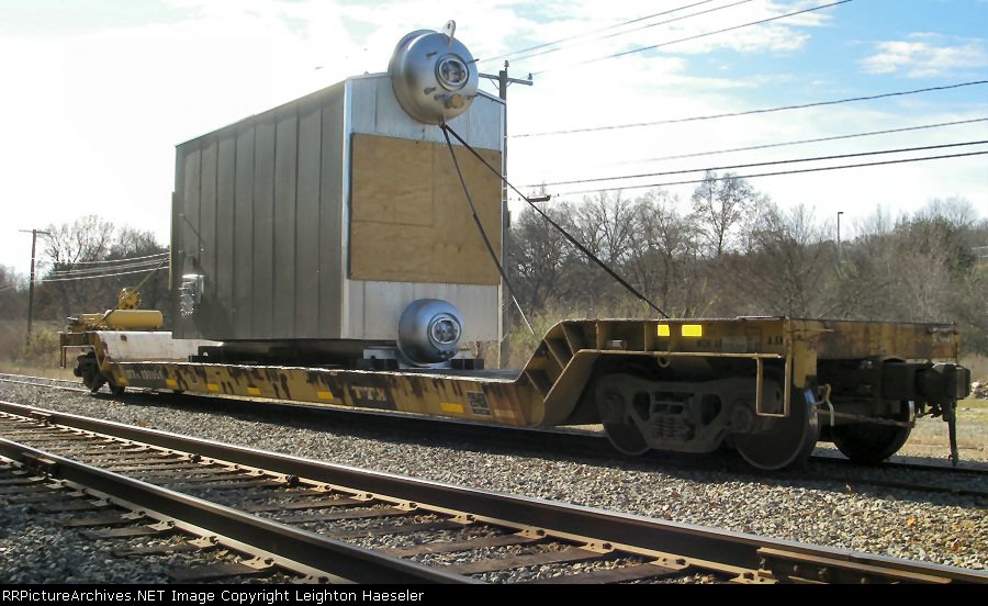 QTTX 130951 with oversize load