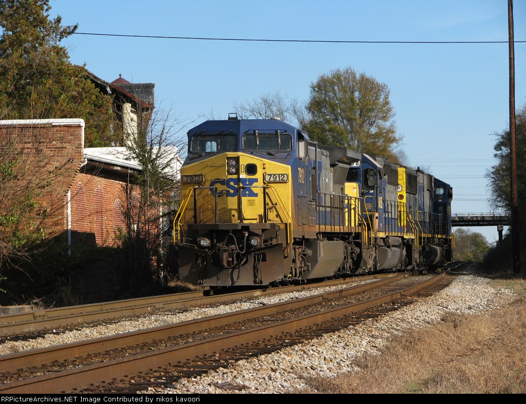 Pure Yn2 lashup heads to the depot.