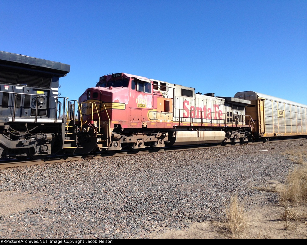 BNSF 696