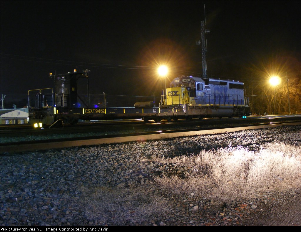 CSX 4450 rests along with R/C Platform CSX 9462 on Christmas Eve Night