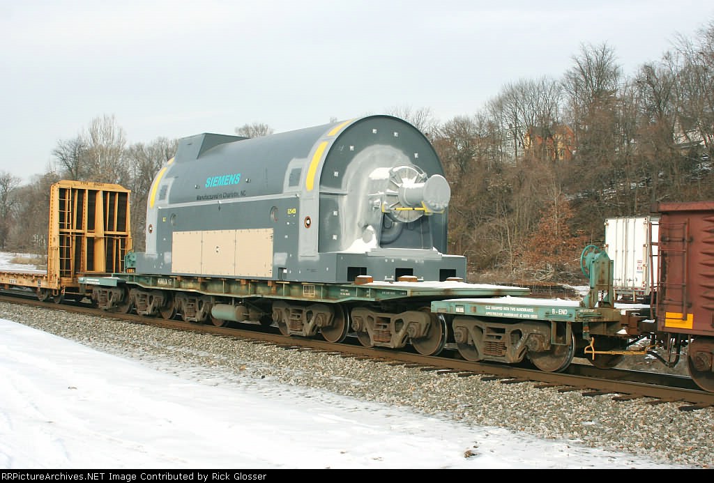 Six-axle car carries Siemens generator on 18G