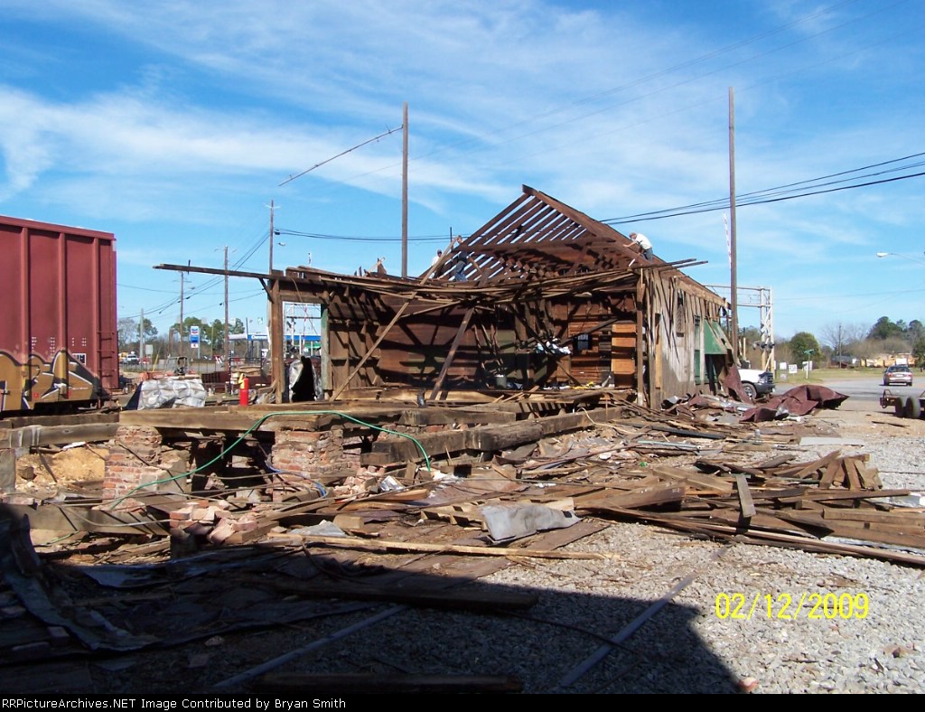Old Central of Georgia depot being torn down