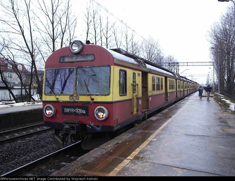 EW58-024+011, Smiechowo station