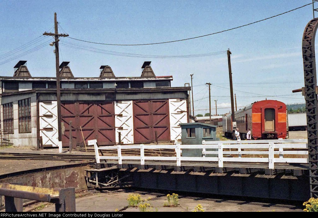 Southern Pacific's Brooklyn Roundhoude with Turntable
