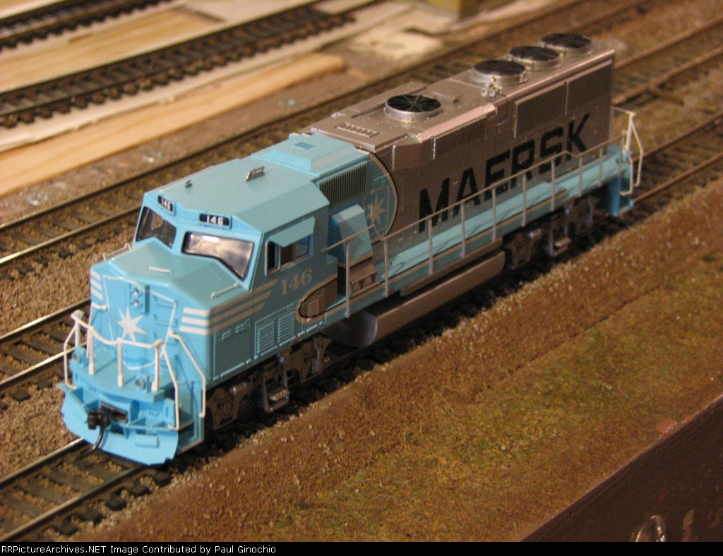 Maersk Locomotive in HO scale