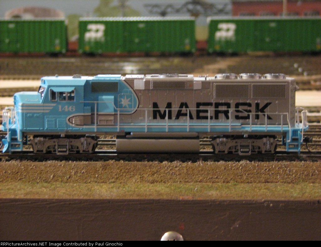 Maersk Locomotive in HO scale