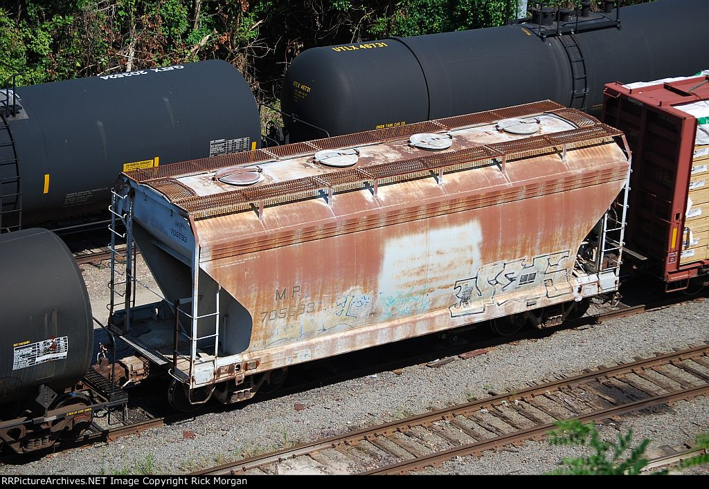 MP Covered Hopper 705593