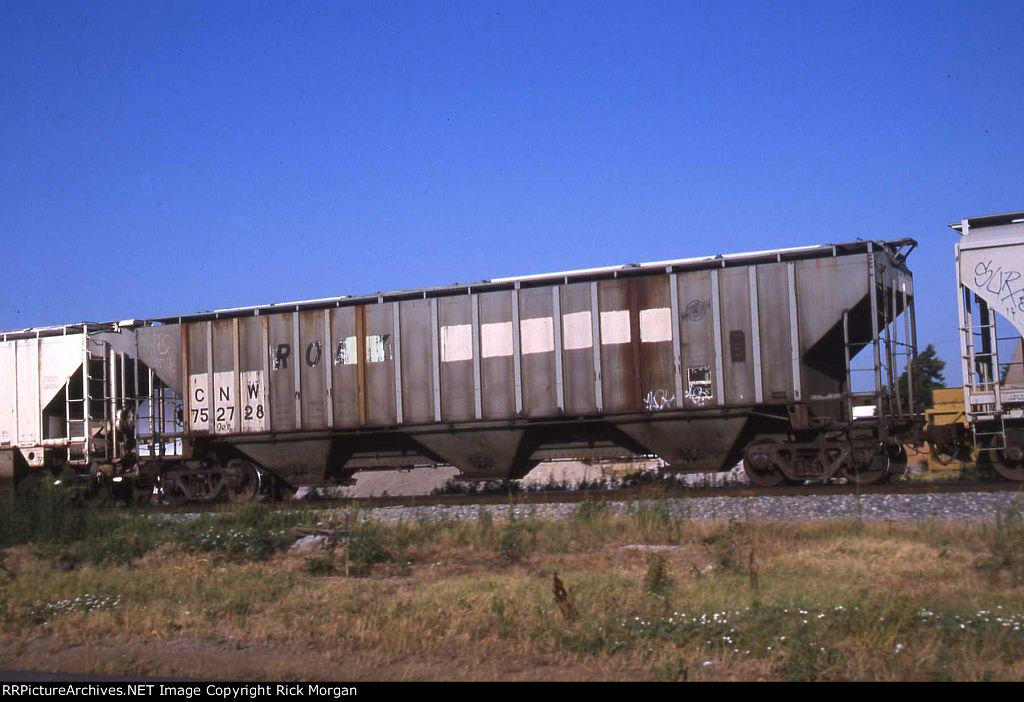 CNW Covered Hopper 752728