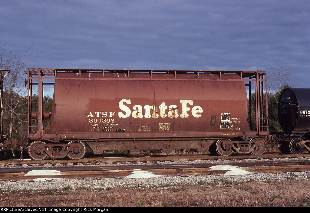 ATSF Covered Hopper 301392