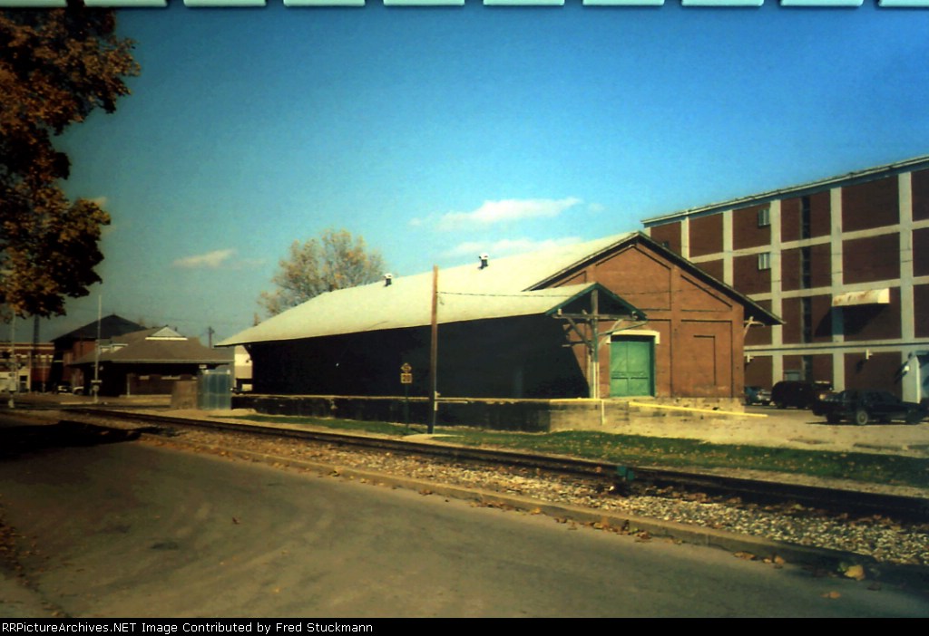 Looking east along the Ohio Central we first see the former PRR ...
