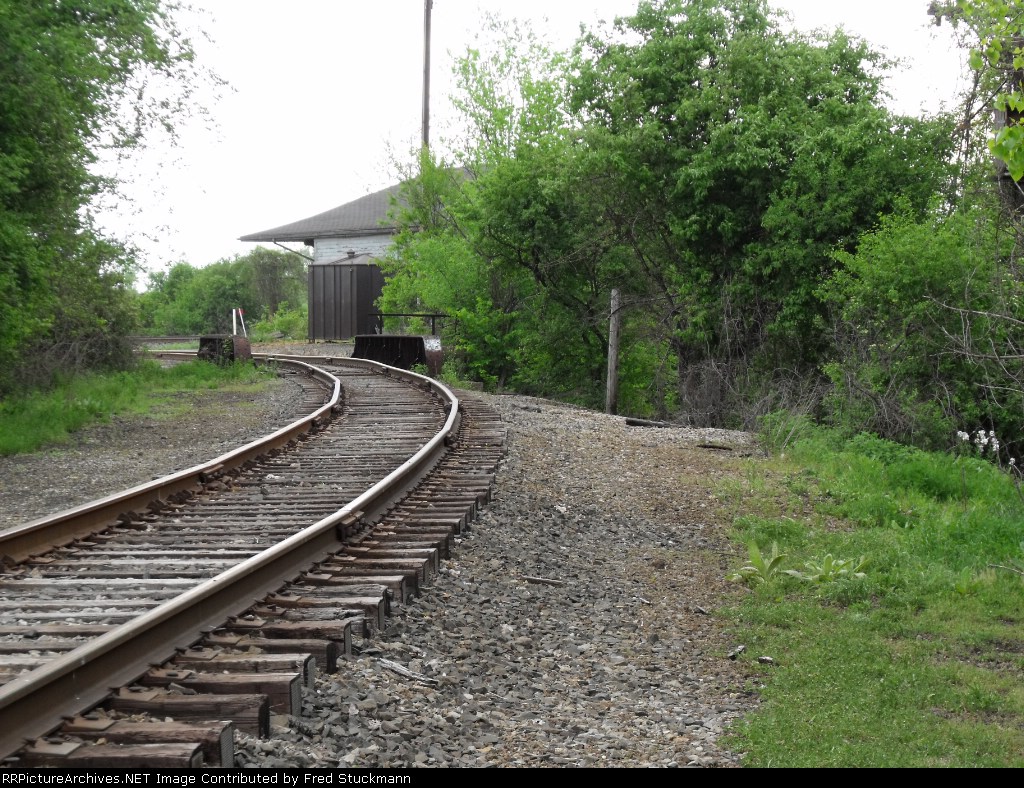 West leg of the wye, Hudson tower peeking from behind trees.