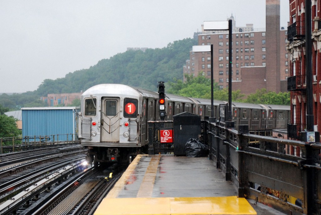 Arcing 3rd Rail @ 207th St., MTA NYC