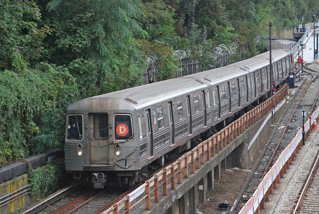 D Train arriving 9th Ave