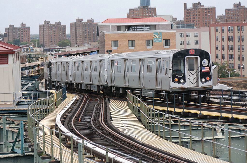 MTA L Train departing Broadway Jct.