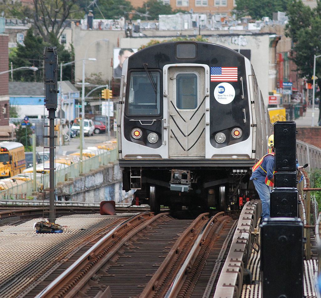 F Train departing Ditmas