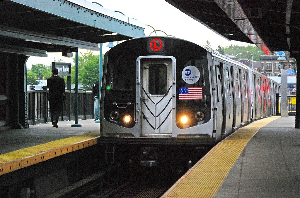 MTA "L" train @ Broadway Jct - BMT-Canarsie Line