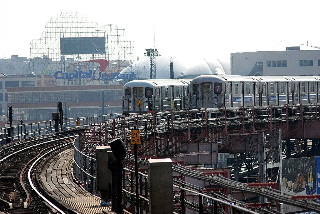 2 7 Trains @ Queensborough
