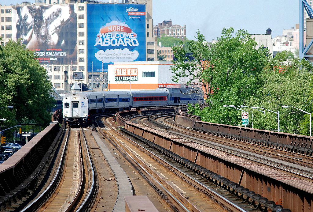 Metro North Shoreliner II @ 125th St.