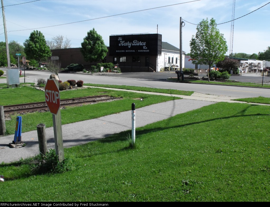 The stop sign is for hikers and bikers who want to cross Southeast Ave ...