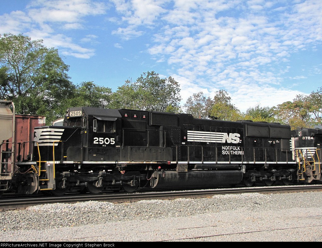 NS 2505, helper unit on the 44V grain train