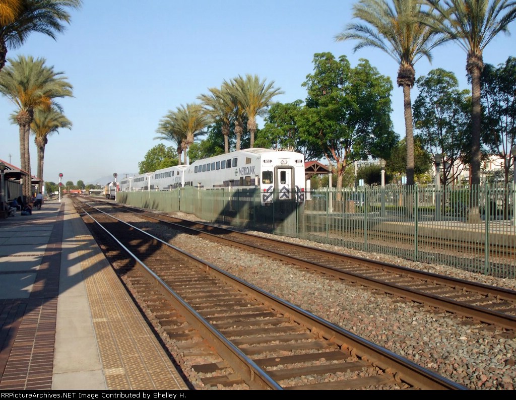 612 ending the 5 car train out of the station