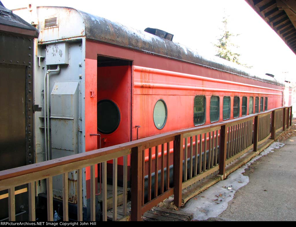 110319040 MILW 425 on display at "Freight House" restaurant