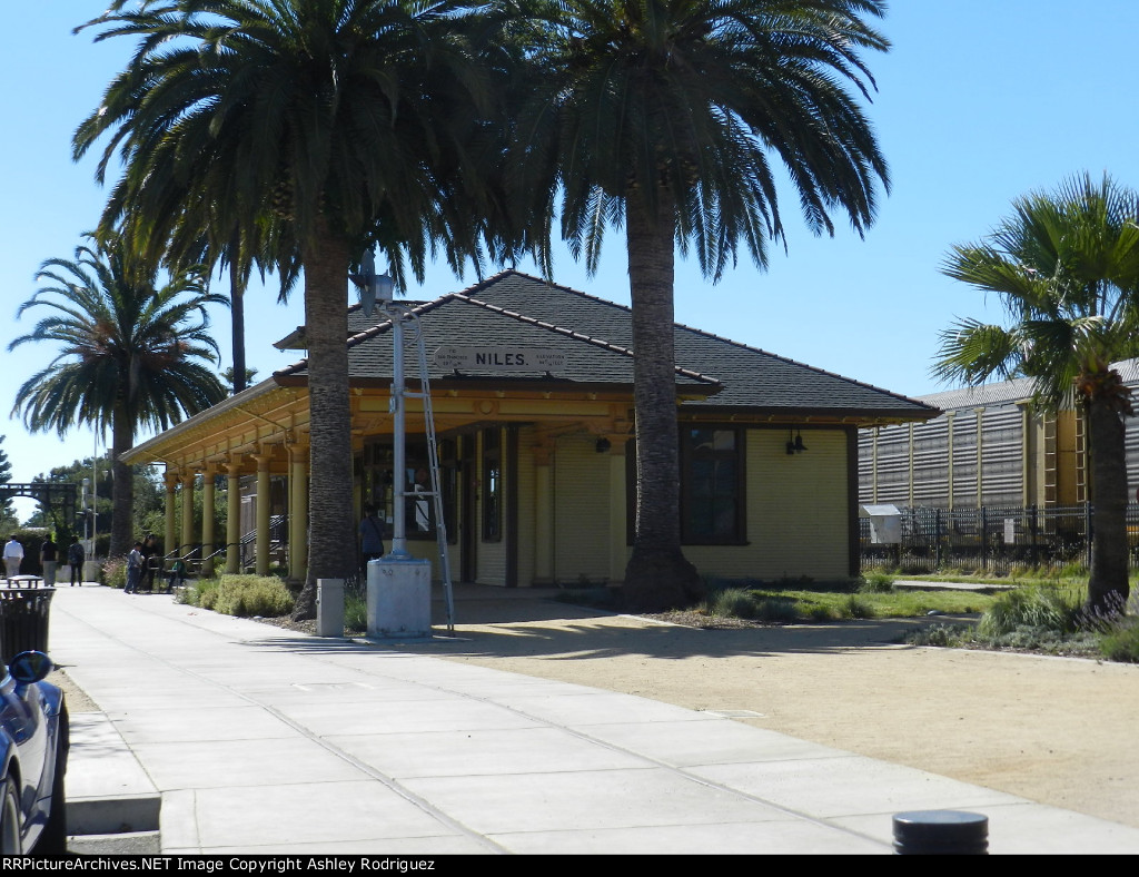 Niles Ca depot