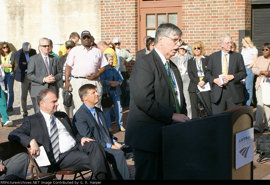 186 - Amtrak president Joe Boardman addresses the crowd at the ...