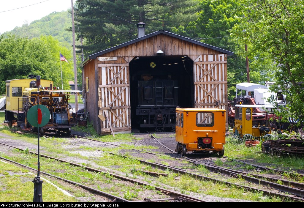 DURBIN AND GREENBRIER VALLEY RR ENGINE HOUSE