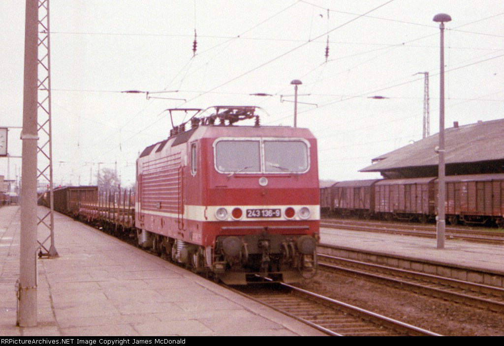 DR 243 136-9