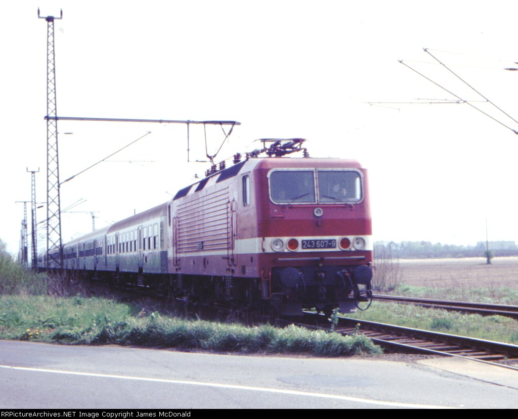 DR 243 607-9