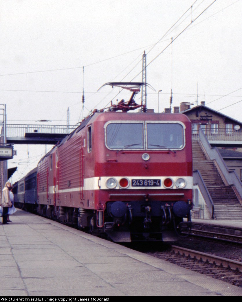 DR 243 619-4