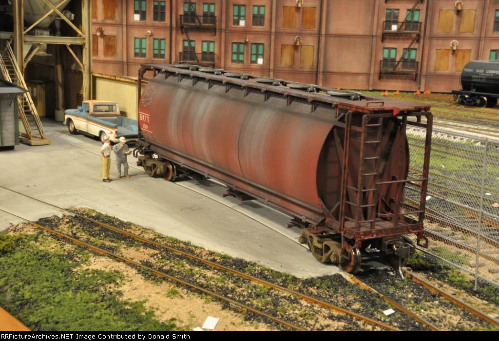 #937 MKT Cylindrical Hopper