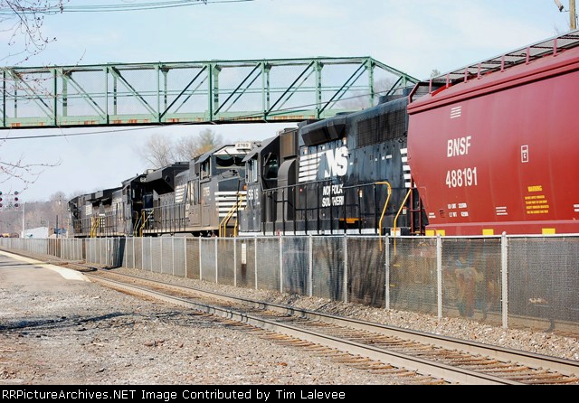 NS HO-7 @ Waldwick station