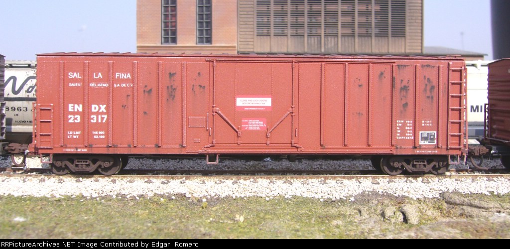 ENDX 23317. HO weathered box car, as used by Sal La Fina