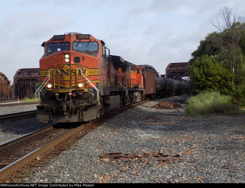 BNSF 4995