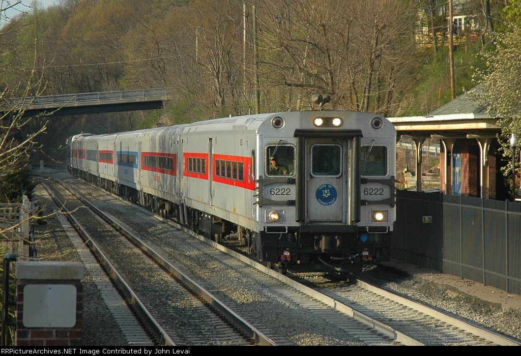 CDOT Livery Shoreliner Cab leads a southbound into the station