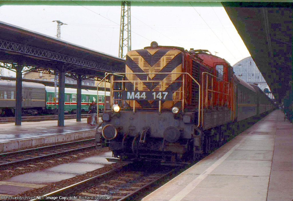 Hungarian diesel Class M44 #147