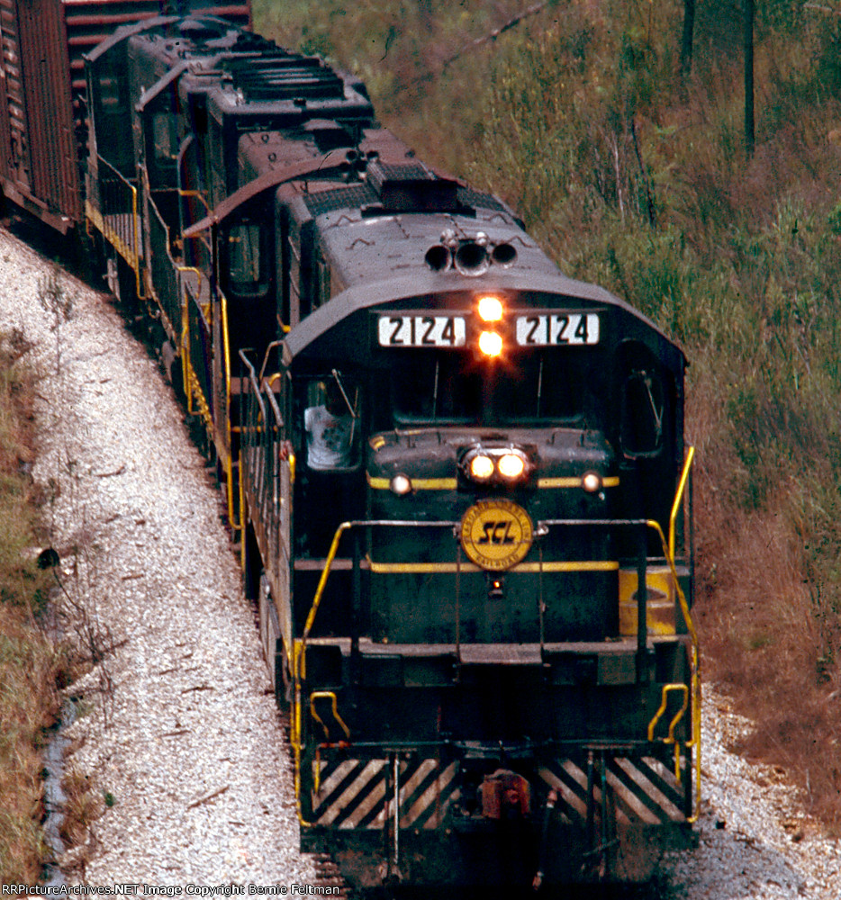 Seaboard Coast Line U30C #2124 (with GP7 977, GP40 1564 & GP7 772 ...