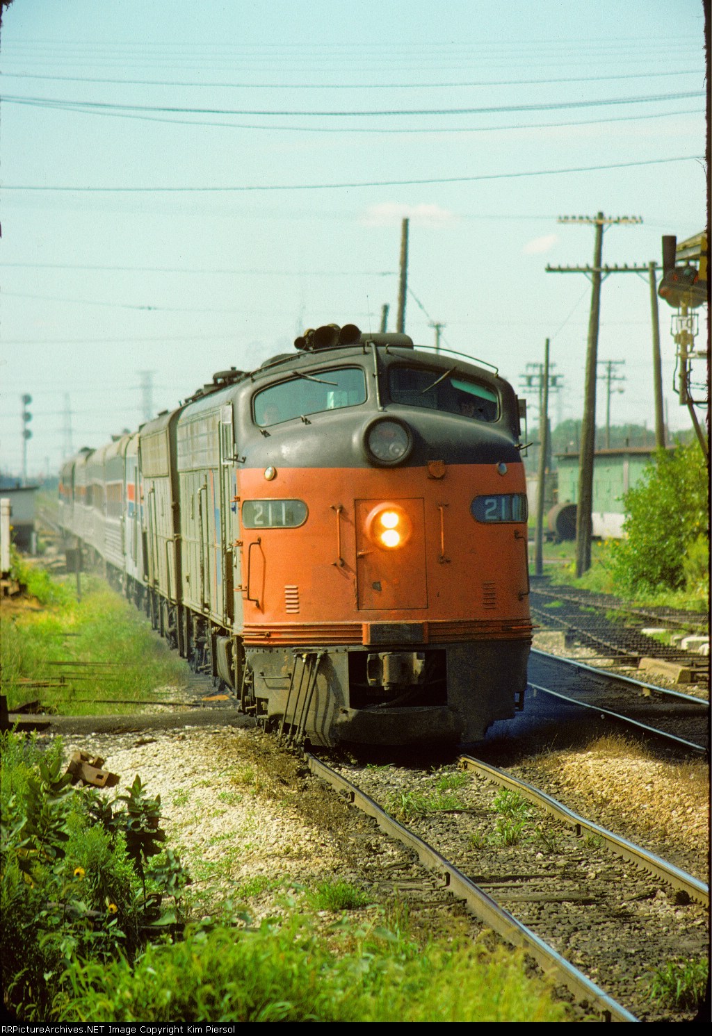 Amtrak E8A #211