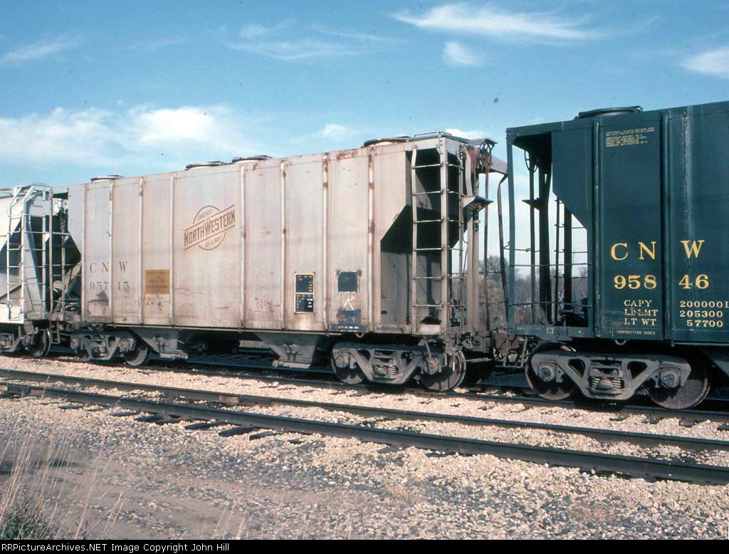 1252-21 C&NW 95715 & 95846 near Valley Park