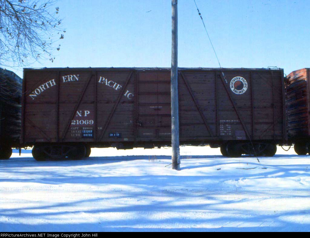 1133-29 NP 21069 at (I think) the C&NW Belt Yard