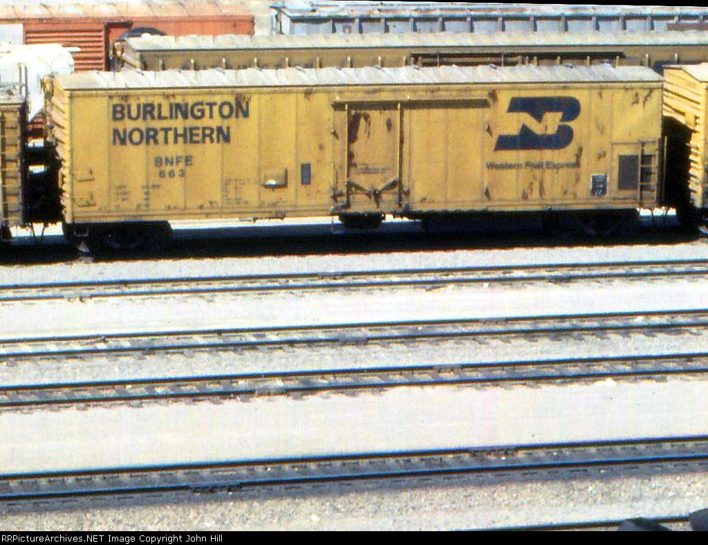 1152-26a Western Fruit Express BNFE 563 at BN Northtown Yard