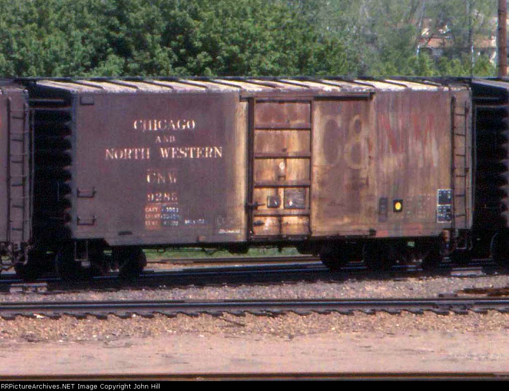 1162-22b CNW 9285 on eastbound freight passing Mpls GN Depot