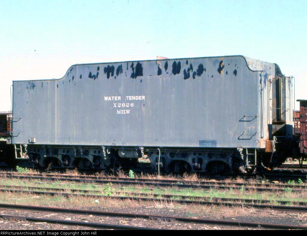 1174-04a Water Tender MILW X2026 at Bass Lake Yard